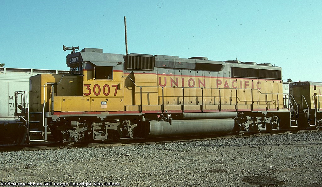 UP GP40-2 3007